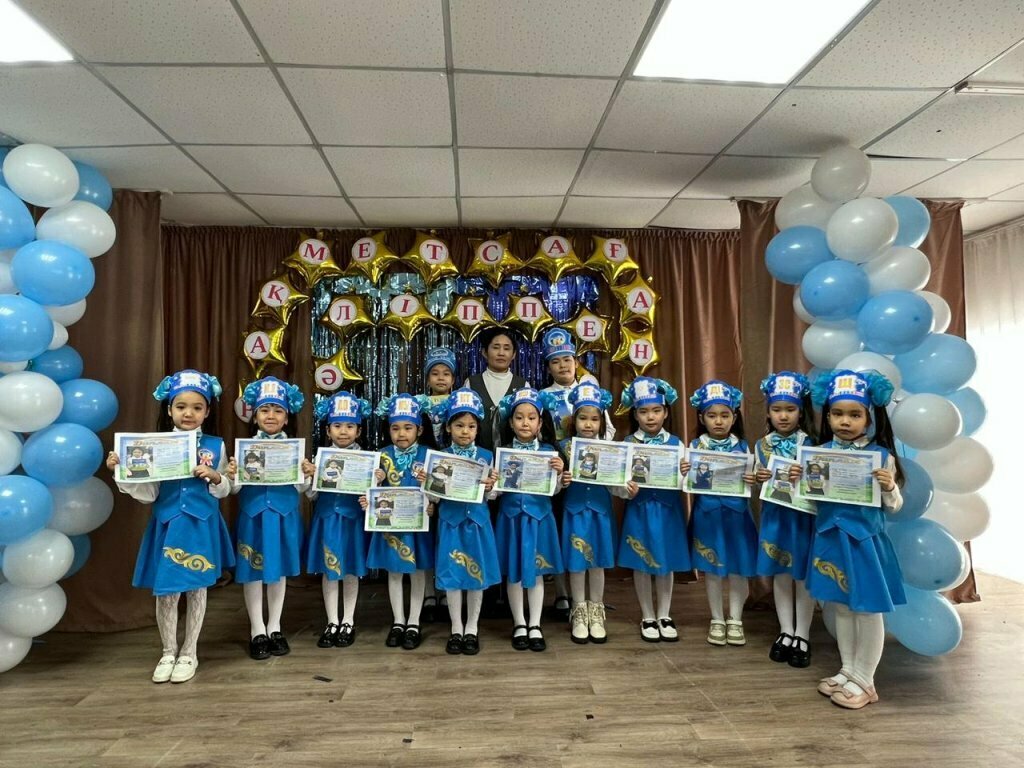 Ortaokul Sofievka Village Secondary School, Akmola eyaleti, foto