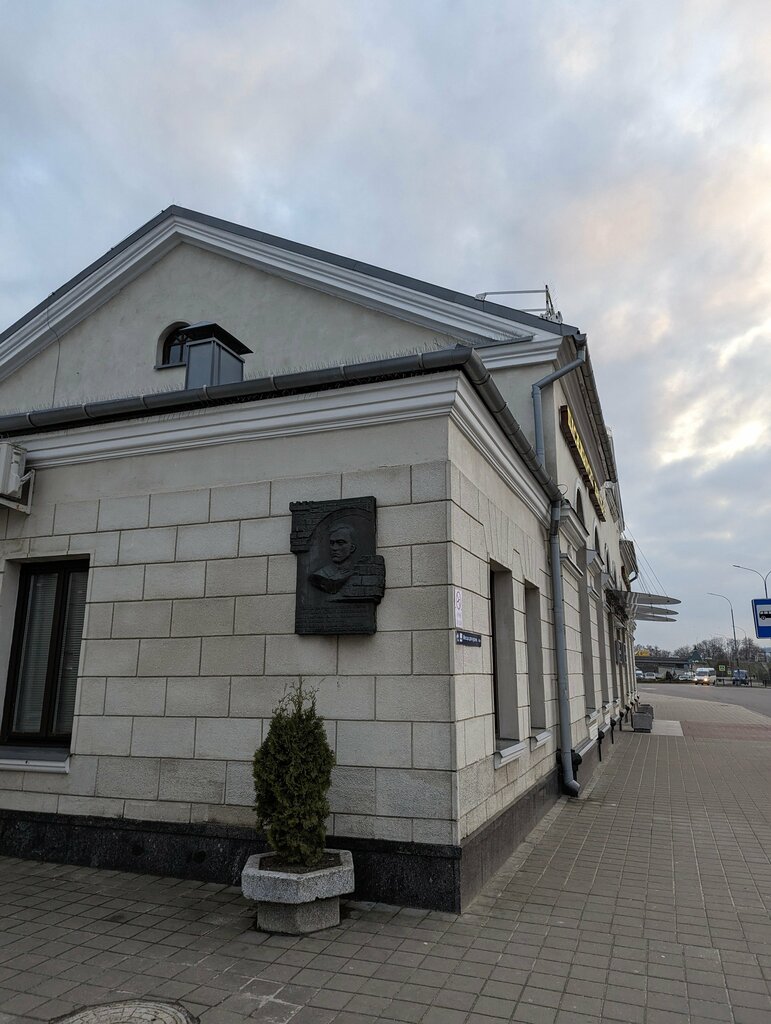 Anıt levhası, anıt taş A.M. Kizhevatov, Brest, foto