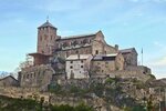 Cozy Penthouse in the old Town of Sion (Avenue Ritz No:34, Sion), otel  Sion'dan