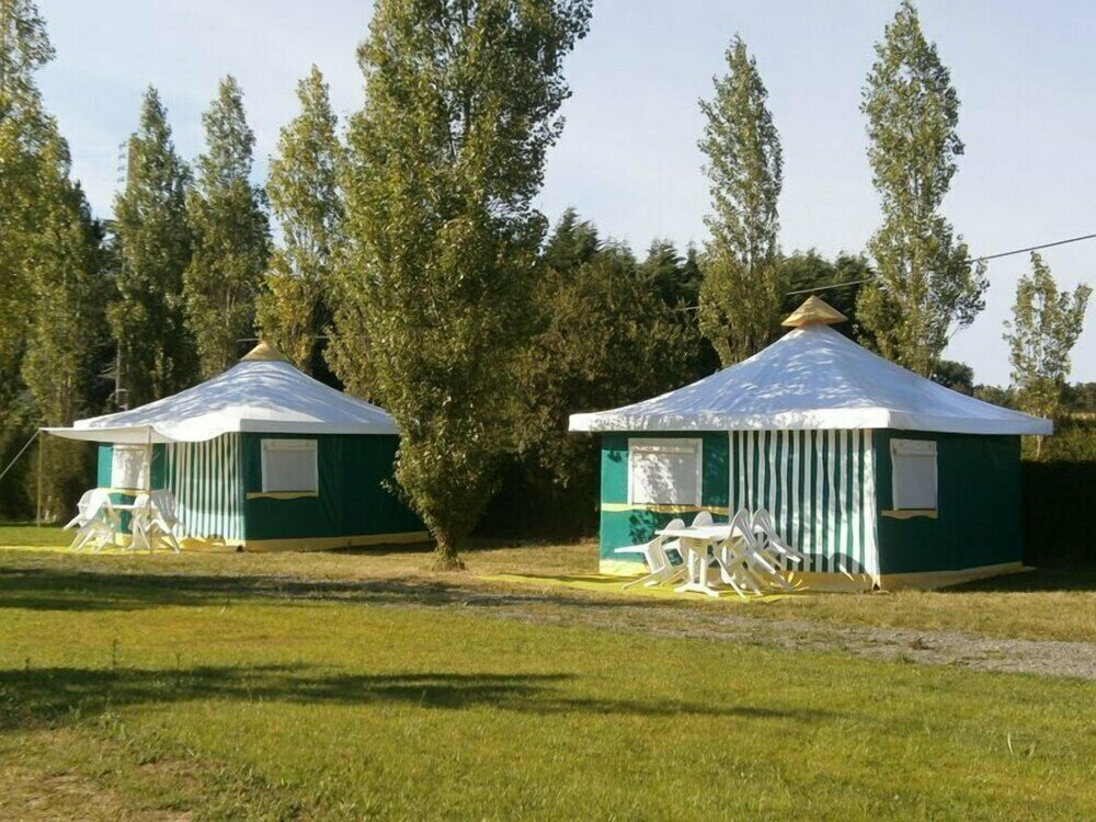 Otel Camping Les Bois de Mont Redon, , foto
