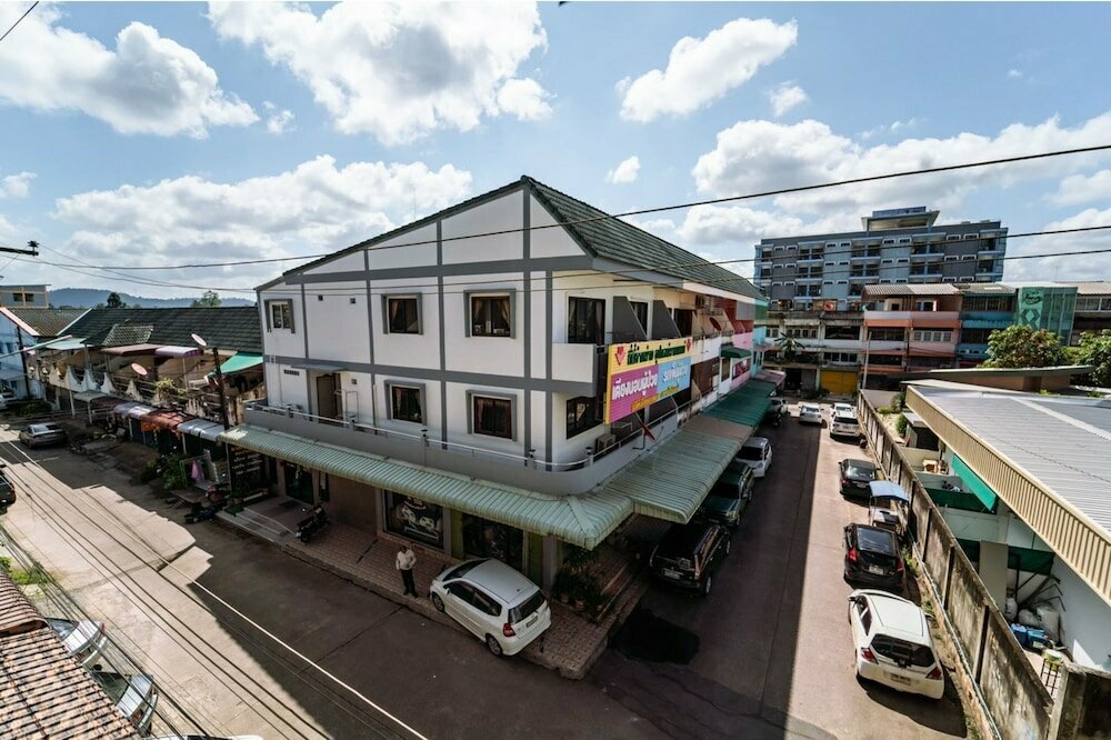 Otel Oyo 75377 Check In House, Surat Thani, foto