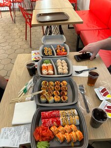 Sushi Wok (ulitsa Gogolya No:36А, posyolok gorodskogo tipa Tomilino), suşi restoranı  Moskova ve Moskovskaya oblastından