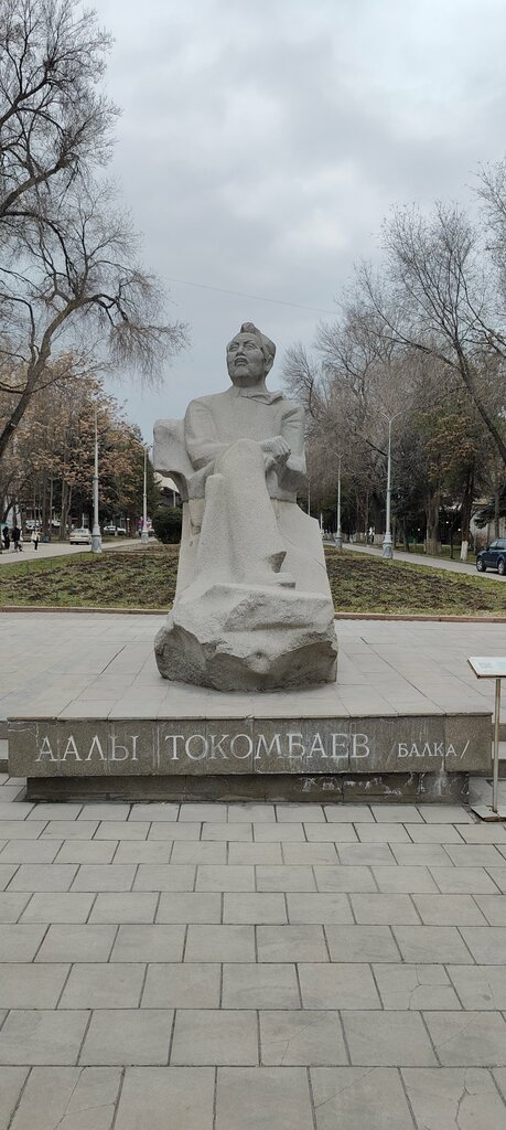 Anıt, heykel Aaly Tokombaev, Bişkek, foto