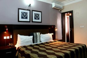 The Grill House (Abuja), otel  Abuja'dan