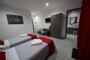 La Maison De Monet (Apulia, Brindisi, Via Danimarca), otel  Brindisi'nden