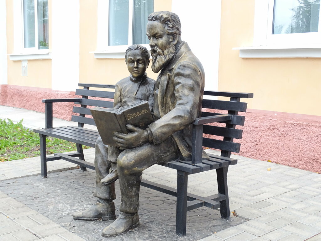 Anıt, heykel Дмитрий Иванович Тихомиров, Nerehta, foto