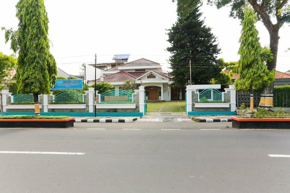 Otel RedDoorz Syariah near Alun Alun Magelang, Magelang, foto