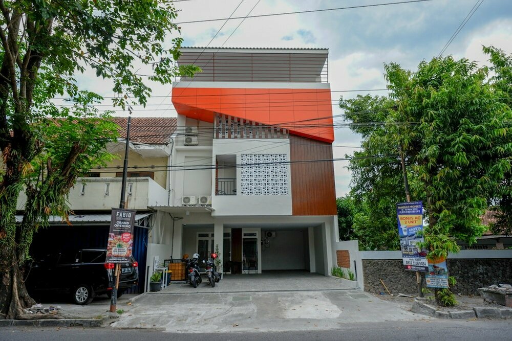 Otel Kurnia Guest House by RedDoorz, Dünya, foto