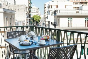 Artemide Bed & Breakfast (Apulia, Lecce, Via B. Mazzarella, 45), otel  Lecce'den