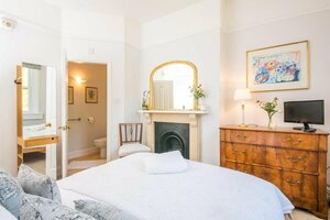 The Firs (England, Bath and North East Somerset, Bath, Newbridge Hill), otel  Bath'tan