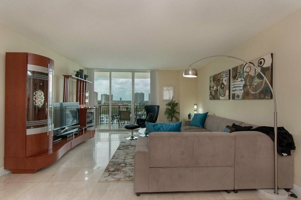 Kısa süreli konaklama Stylish Modern 2bd 2bth Apt Near the Beach, Florida Eyaleti, foto