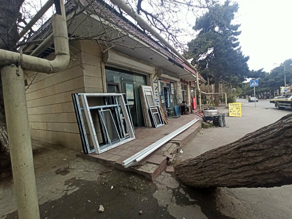 Kapılar Qapı-Pəncərə, Bakü, foto