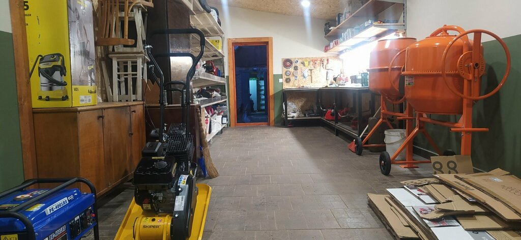 Elektrik ve benzinle çalışan aletler Nужный инструмент, Minskaya oblastı, foto