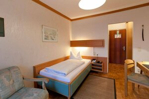 Hotel am Wald (Austraße No:39, Bad Tölz), otel  Bad Tolz'dan