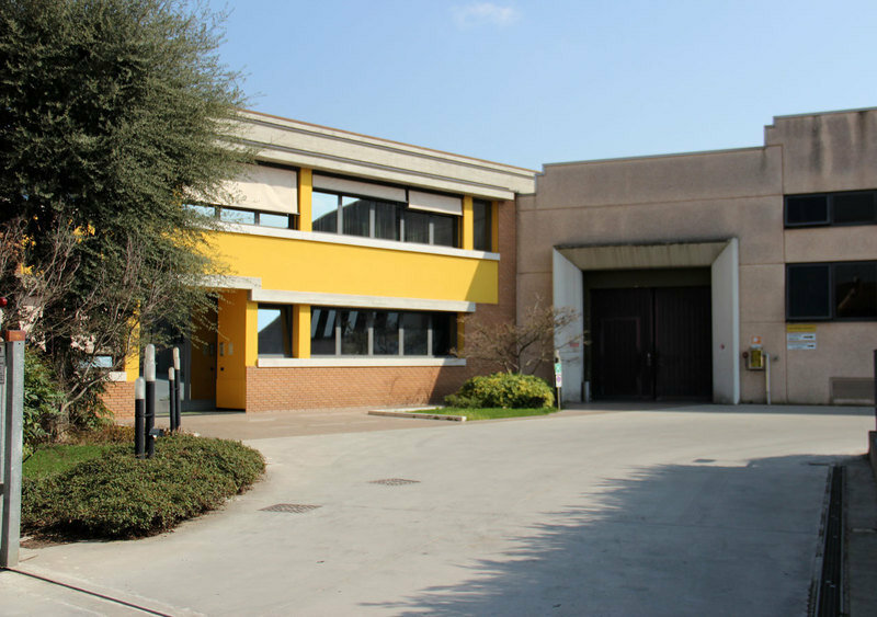 Giyim mağazası Tintoria Manifattura Barbara SPA, Lombardiya, foto