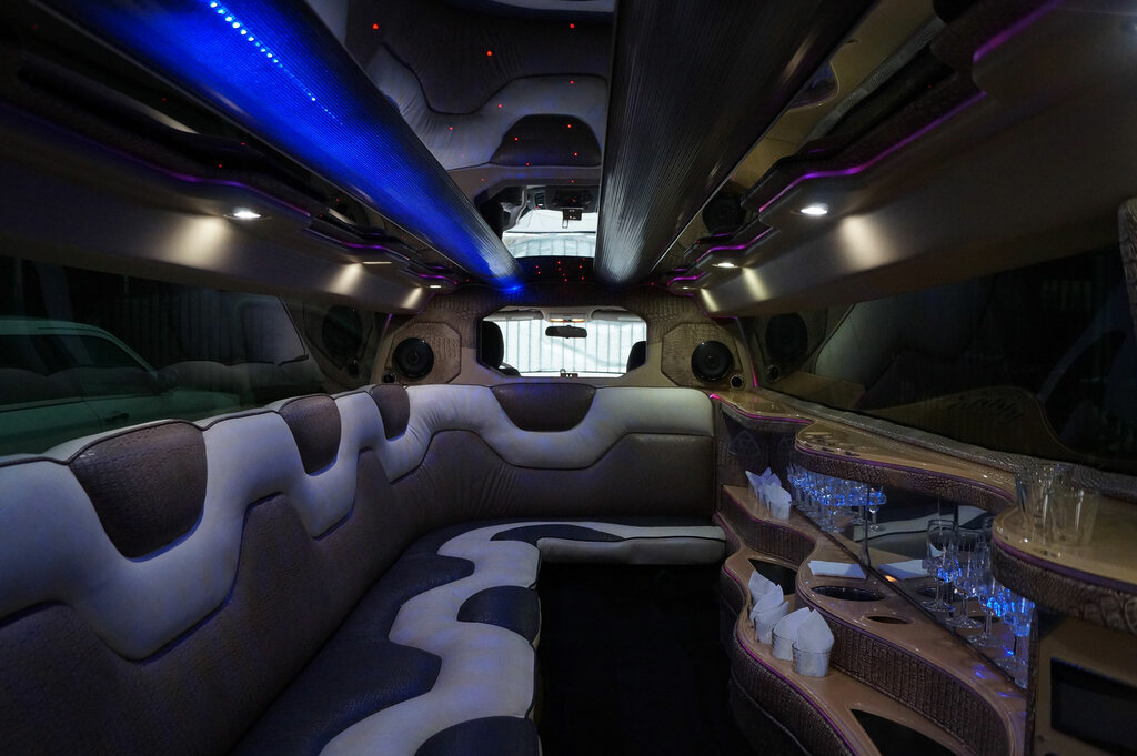 Şehiriçi yolcu taşımacılığı Limuzin SPb, Saint‑Petersburg, foto