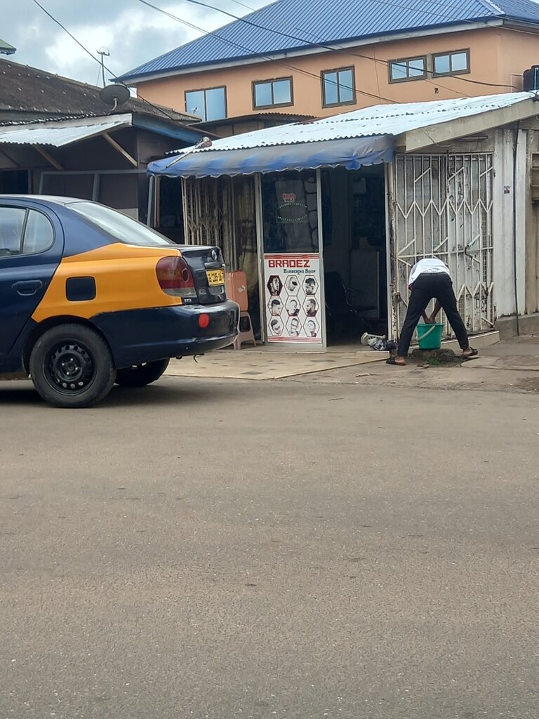 Berberler Brodez Barbering Shop, Akra, foto