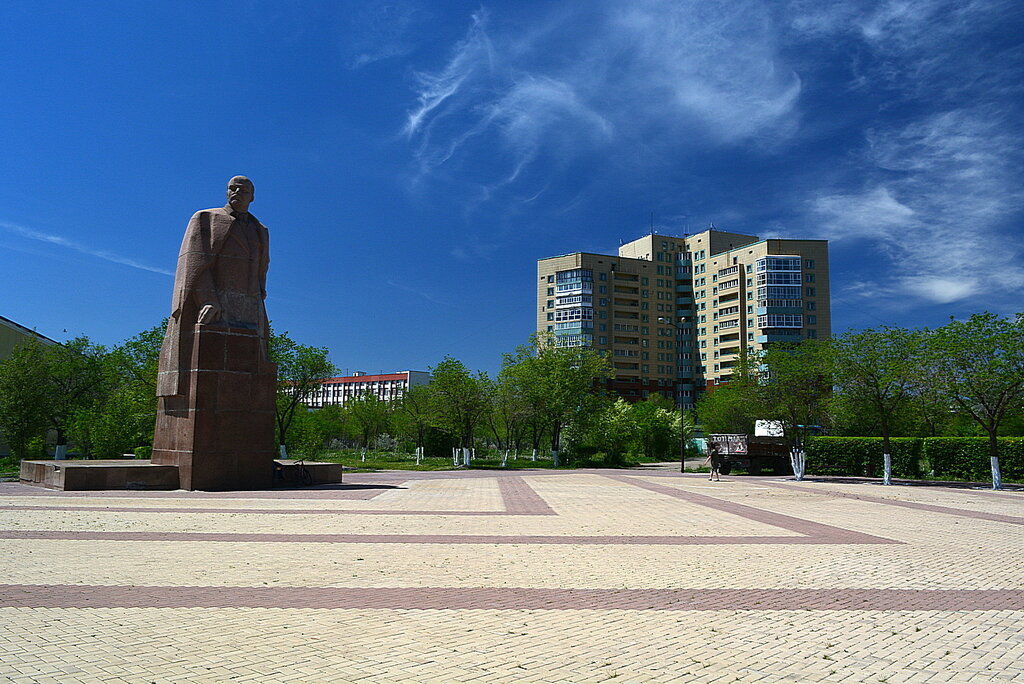 Anıt, heykel Lenin Heykeli, Karağandı, foto