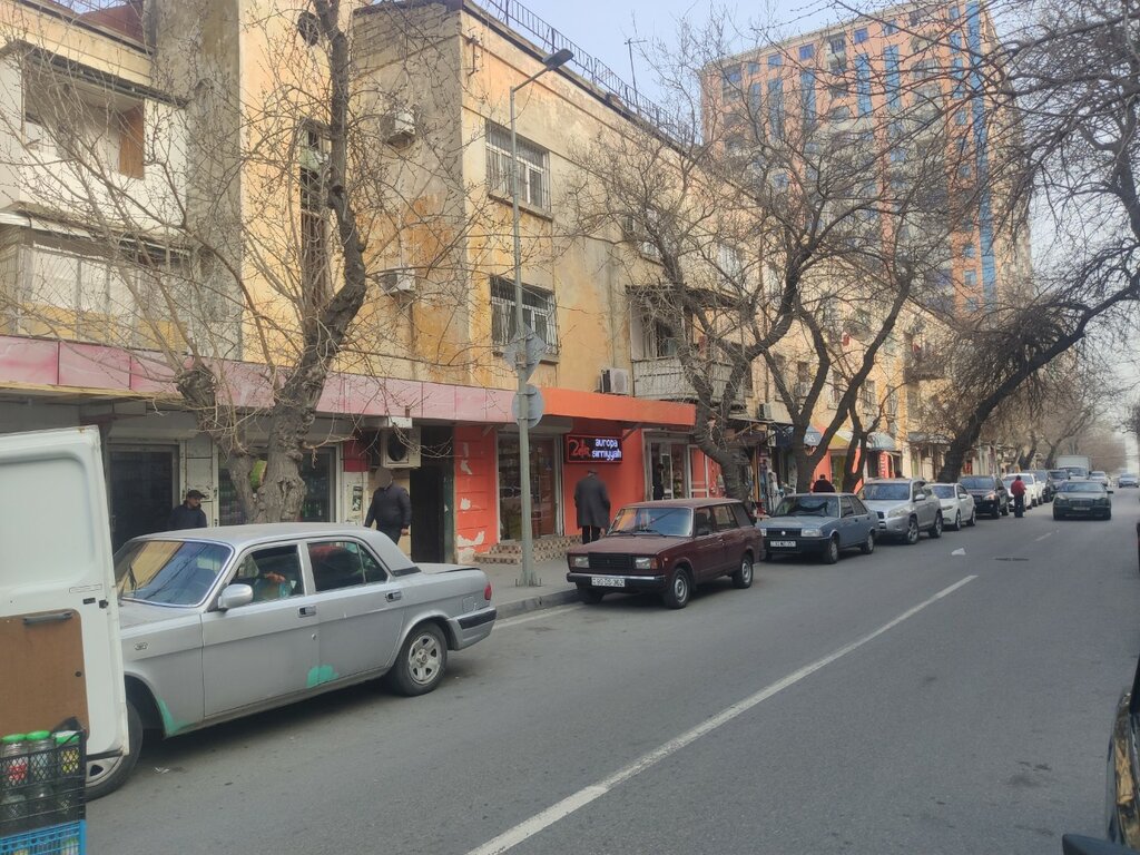 Alkollü içecekler Spirtli ichkiler, Bakü, foto