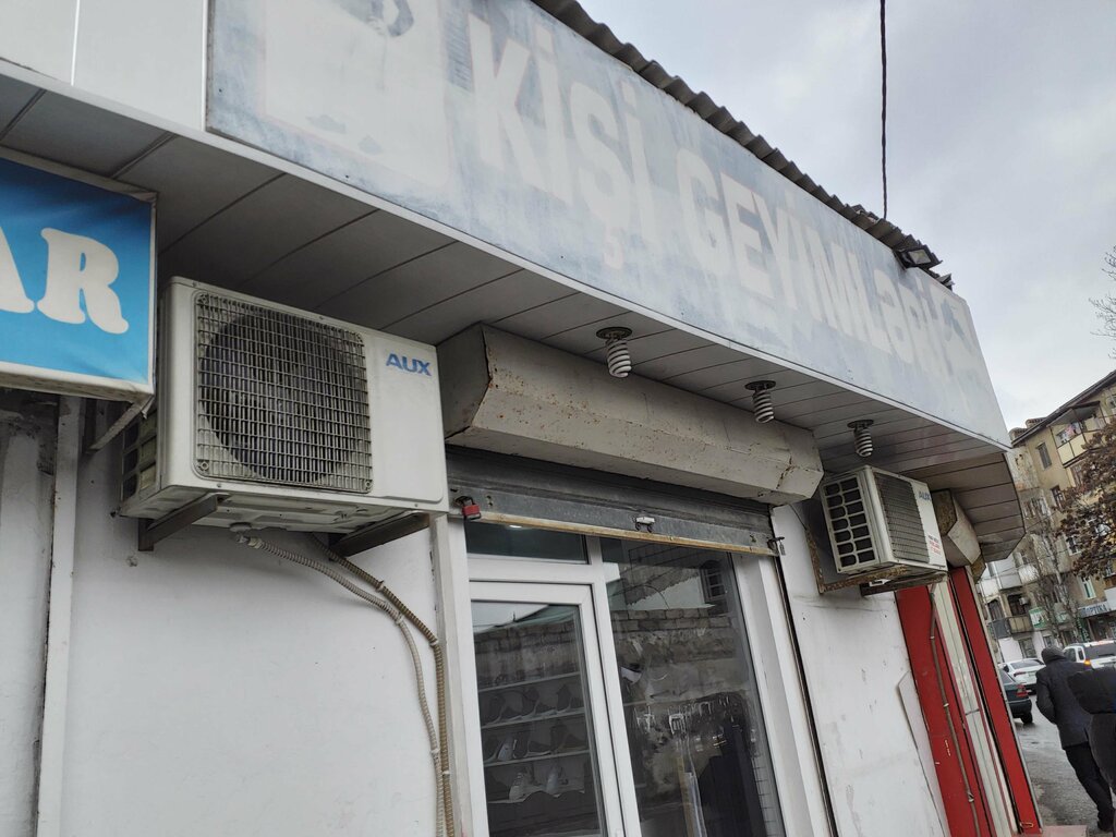 Giyim mağazası Kishi geyimleri, Bakü, foto
