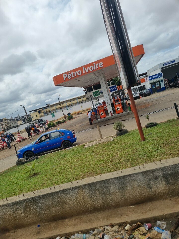 Benzin istasyonu Station Petro Ivoire, Abican, foto