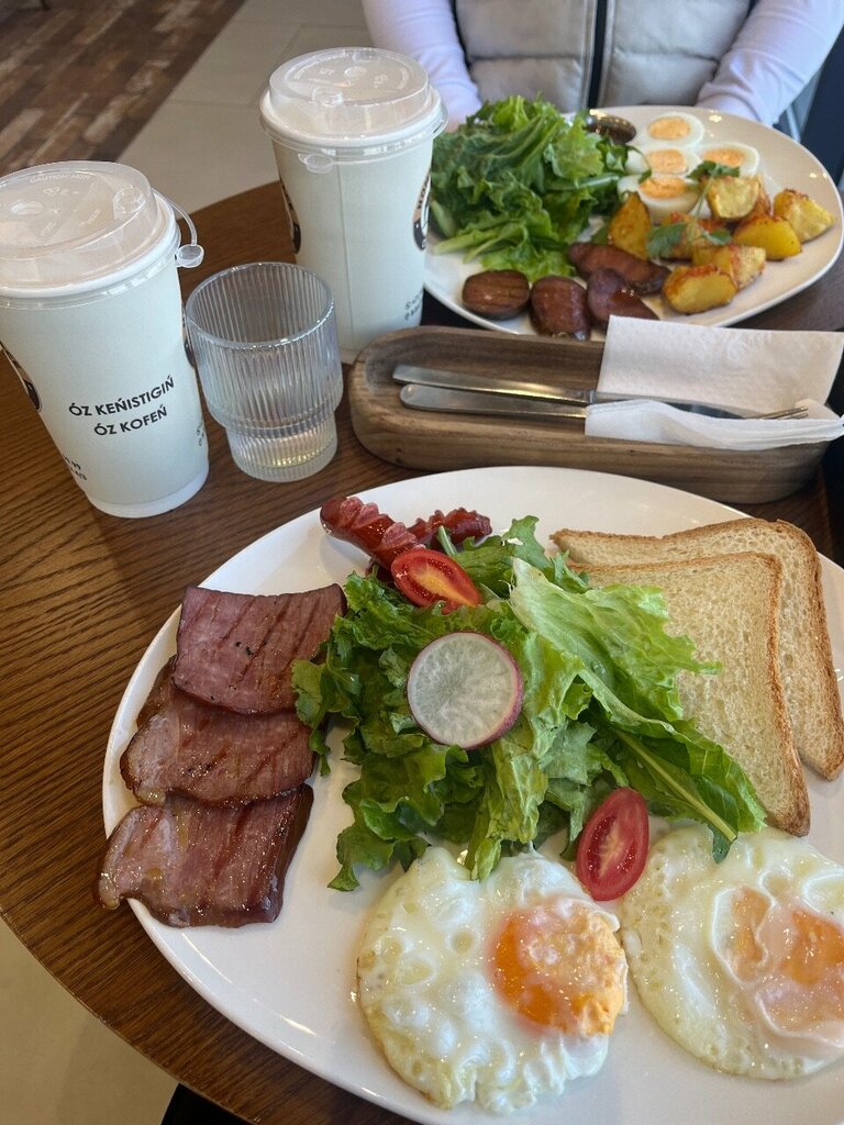 Kahve dükkanları Nomad Space, Türkistan, foto