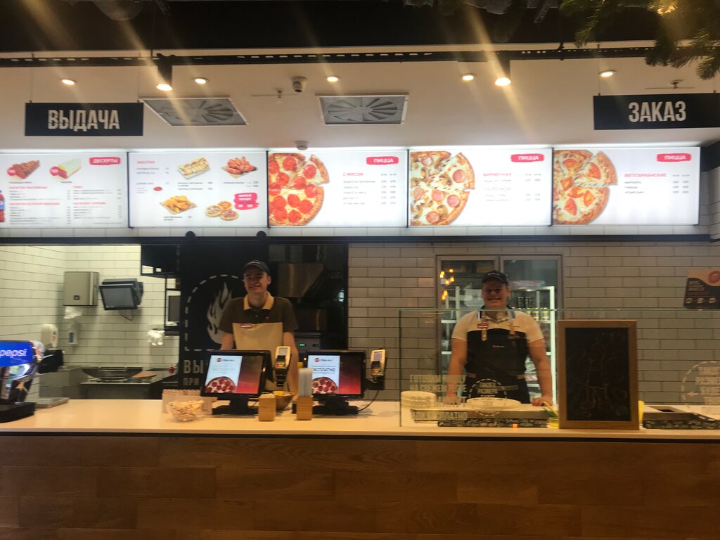 Pizzacılar Pizza Hut, Moskova, foto