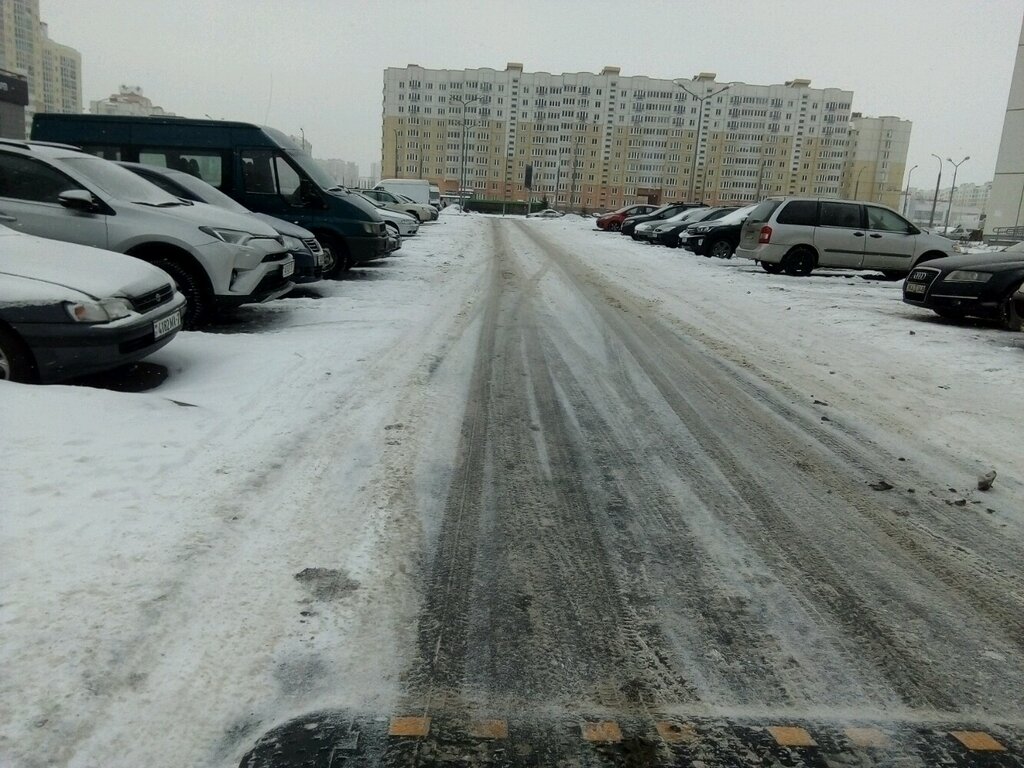 Otoparklar Parking lot, Minsk, foto