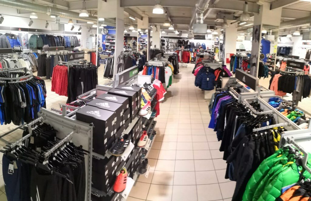 Spor giyim ve ayakkabı Adidas & Reebok Outlet, Saint‑Petersburg, foto