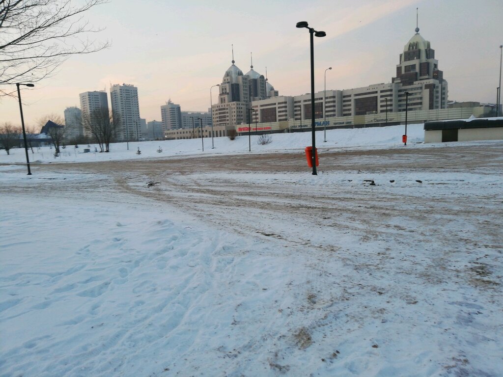 Otoparklar Parking lot, Astana, foto