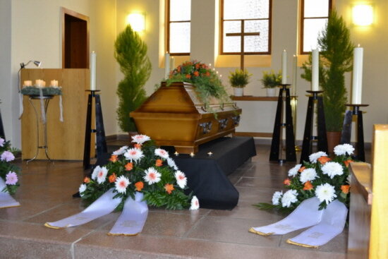 Cenaze hizmetleri Dobes & Hanusa Bestattungen, Bernburg, foto