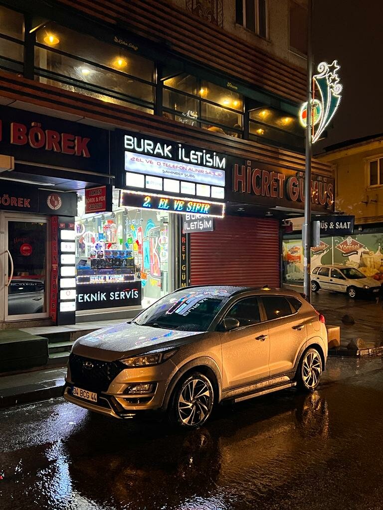Cep telefonu ve aksesuarları satış mağazaları Burak İletişim, İstanbul, foto