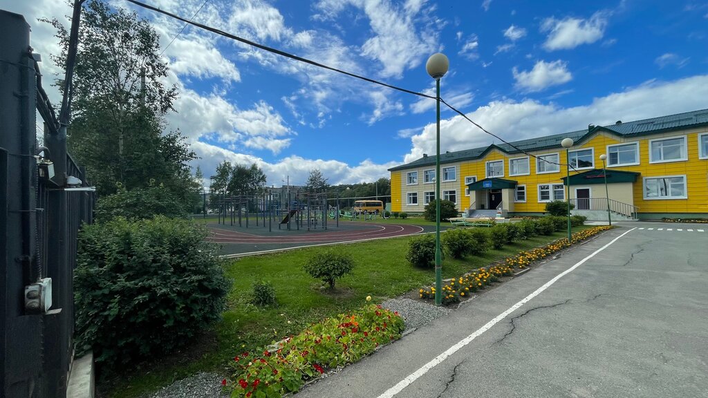 Ortaokul Средняя общеобразовательная школа, Sahalin Bölgesi, foto