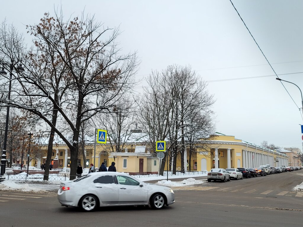 Turistik yerler Gostiny dvor, Kronstadt, foto