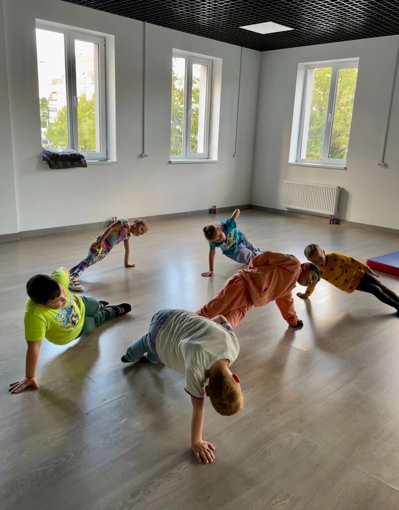 Dans okulları Pa_Studio, Tosno, foto