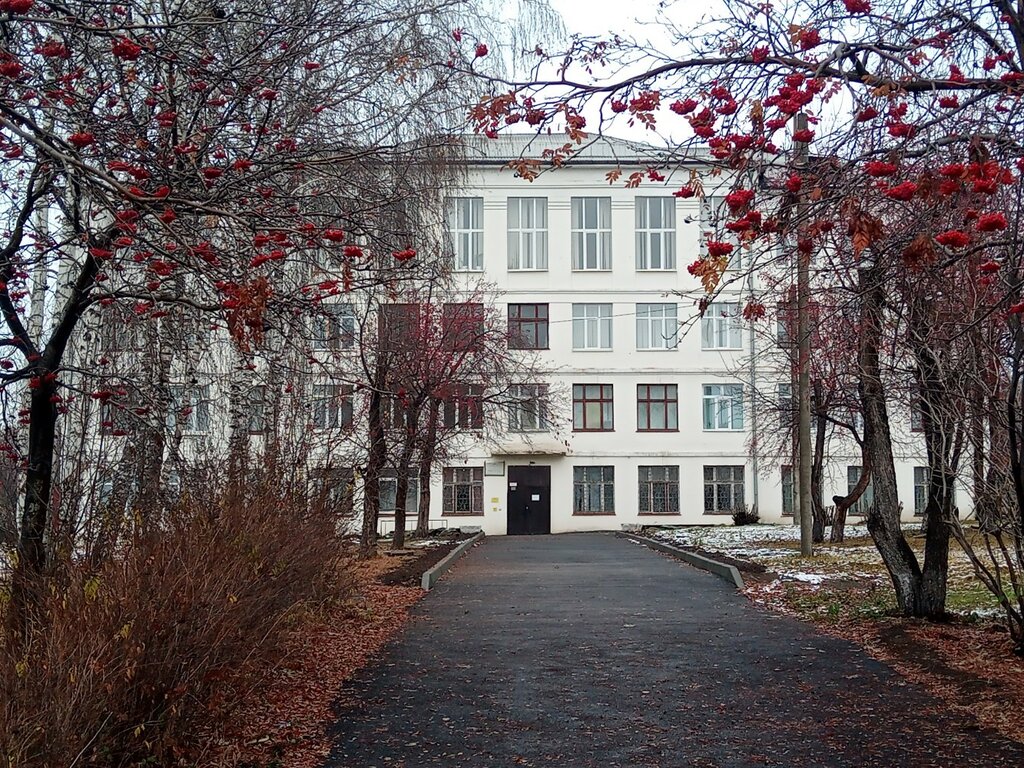 Ortaokul Mbou SOSh № 6 im. A. P. Bondina, Nijni Tagil, foto