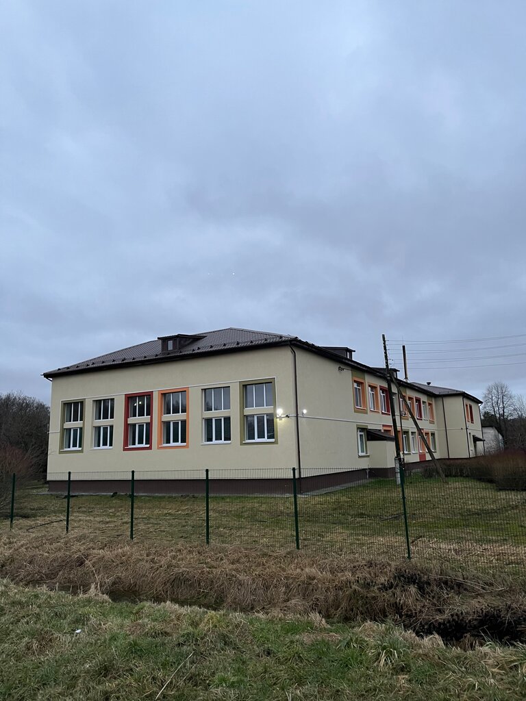 Ortaokul Mbou OSh pos. Komsomolska, Kaliningradskaya oblastı, foto