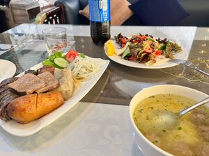 Turkistan Ulttik Tagamdary (Tamerlan tas joly No:18, Shymkent), kafe  Çimkent'ten (Şımkent'ten)