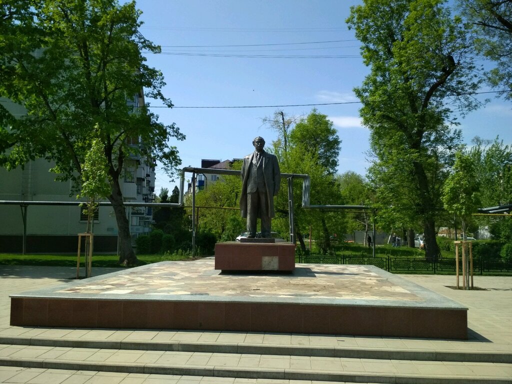 Anıt, heykel Георгий Михайлович Димитров, Krasnodar, foto