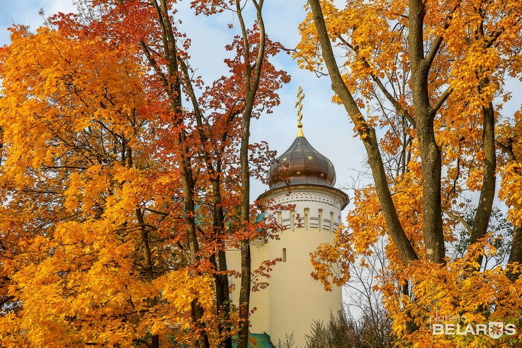 Turistik yerler Jubiliejny dom, Minsk, foto
