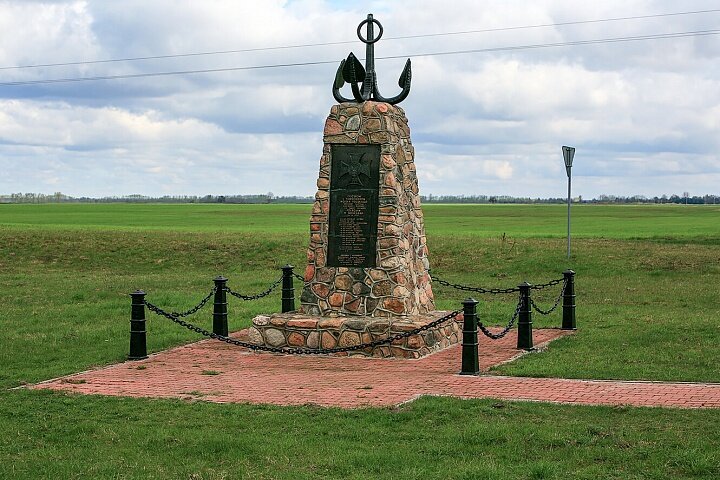 Park, sokak heykeli Памятник польским солдатам возле деревни Мокраны, Brestskaya oblastı, foto