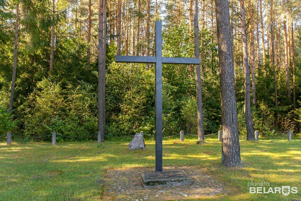 Mezarlıklar Кладбище немецких солдат Первой мировой войны у деревни Каракуличи, Minskaya oblastı, foto