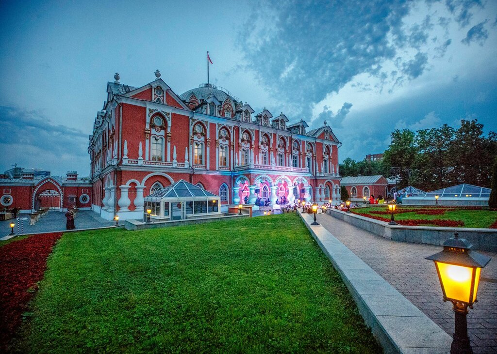 Müzik kulüpleri Opera in Palace, Moskova, foto