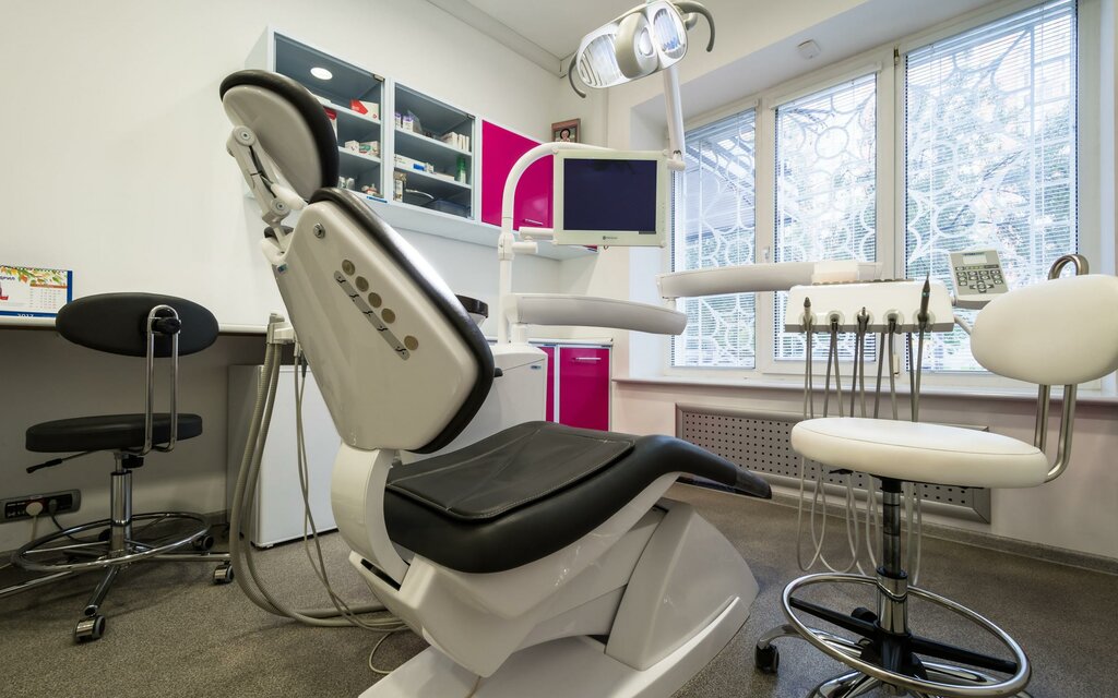 Özel ağız ve diş sağlığı klinikleri ve muayenehaneleri Erkastom-studio, Moskova, foto