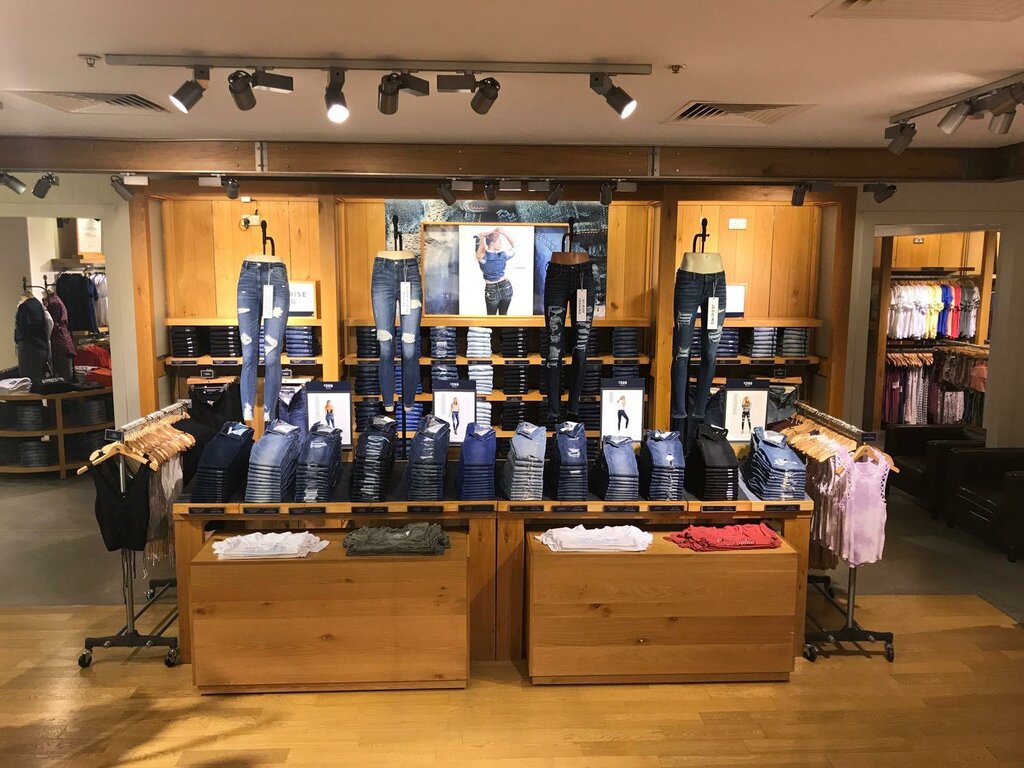 Giyim mağazası American Eagle Outlet, Kowloon, foto