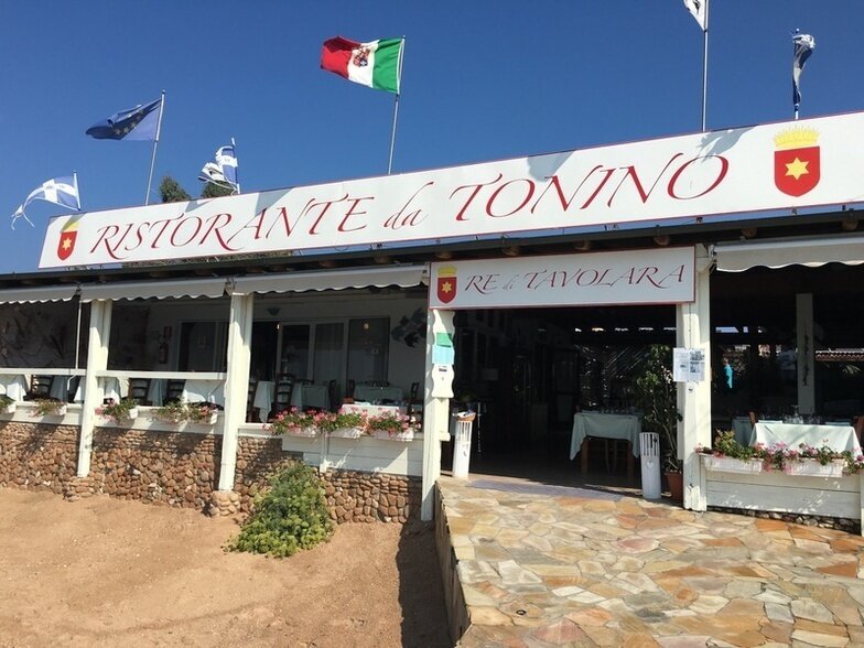 Restoran Ristorante da Tonino Re di Tavolara, Sardunya, foto