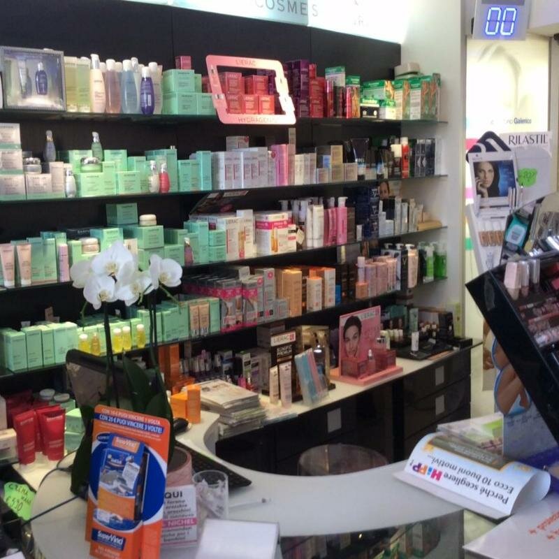 Alternatif tıp merkezleri Farmacia di Mino, Sicilya, foto