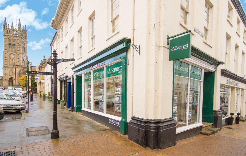 Arazi dizisi R A Bennett Sales and Letting Agents Warwick, Warwick, foto
