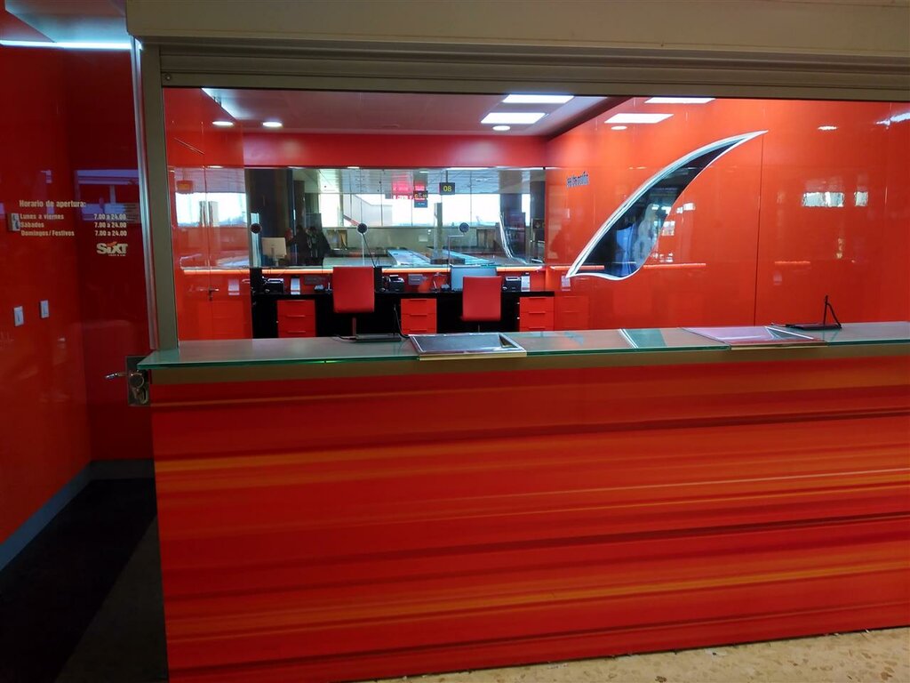Kamyon ve ağır vasıta satış ve servis firmaları Sixt Alquiler De Coches Valencia Aeropuerto, Valensiya, foto
