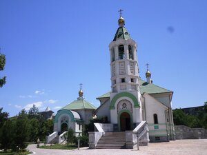 Church of Saint Sergius of Radonezh (Abu Ali ibn Sino ko'chasi No:26A), ortodoks kiliseleri  Nevai'den